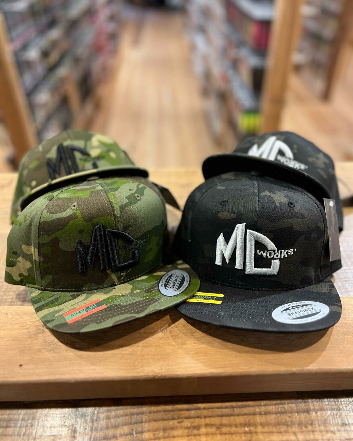 MC works′ マルチカモフラージュキャップ2023フラットバイザータイプ入荷しました😙 前回即完売してしまった、プロテクトハーフパンツもLサイズ2着だけ再入荷してます！ ロックショア ...